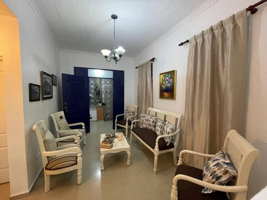 La casita de Doña Emilia, Сантьяго-де-лос-Кабальерос (актуальные цены ...