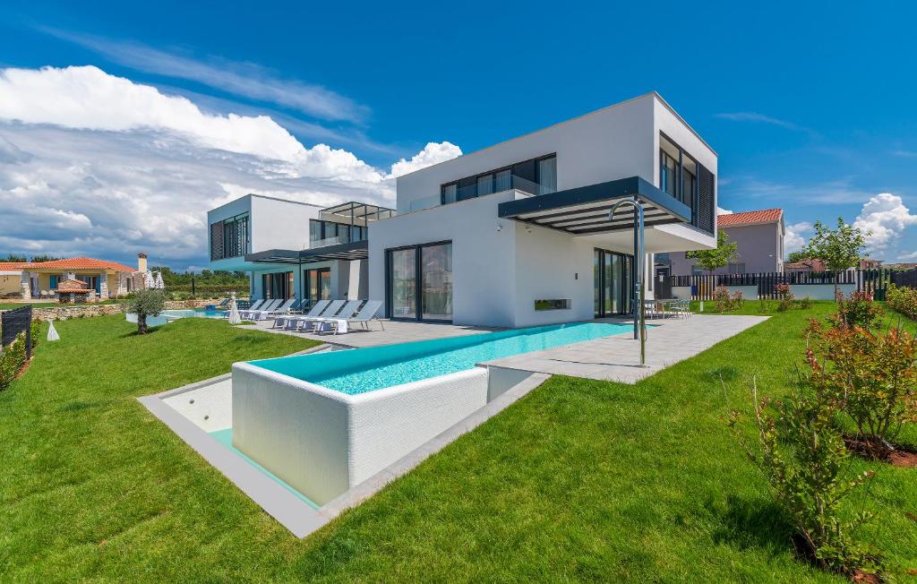 Noble 2, Bale (updated prices 2025)