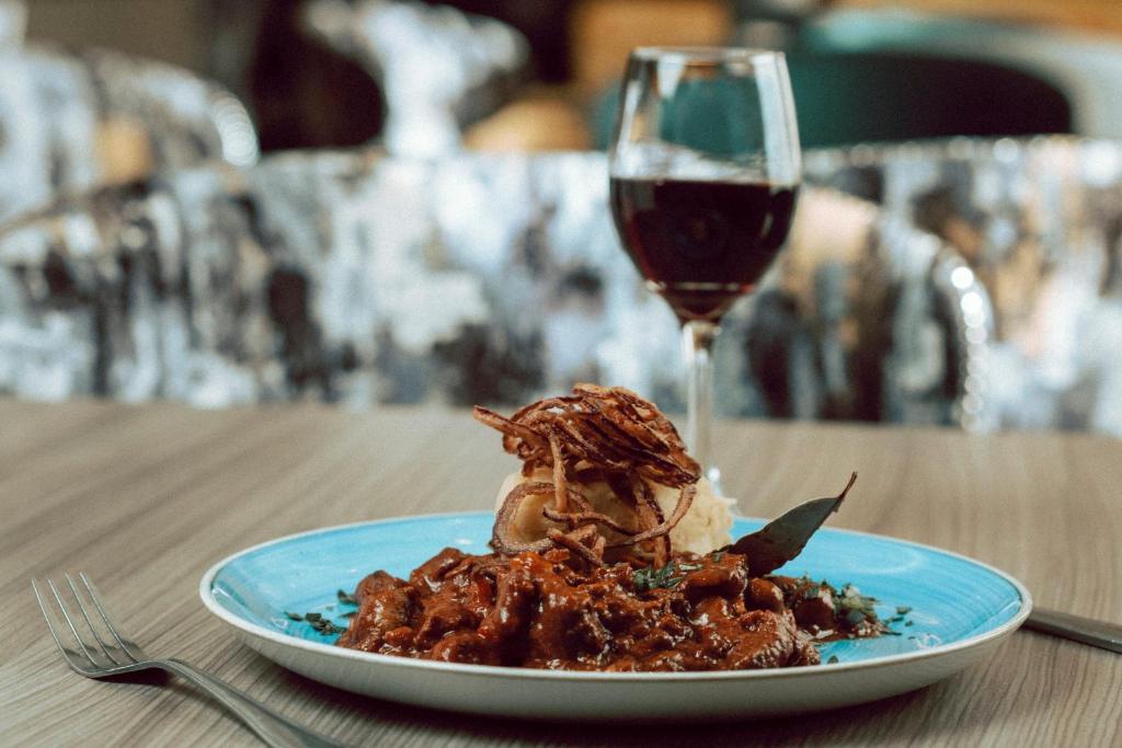 Holiday Inn Newcastle Gosforth Park by IHG, Newcastle upon Tyne ...