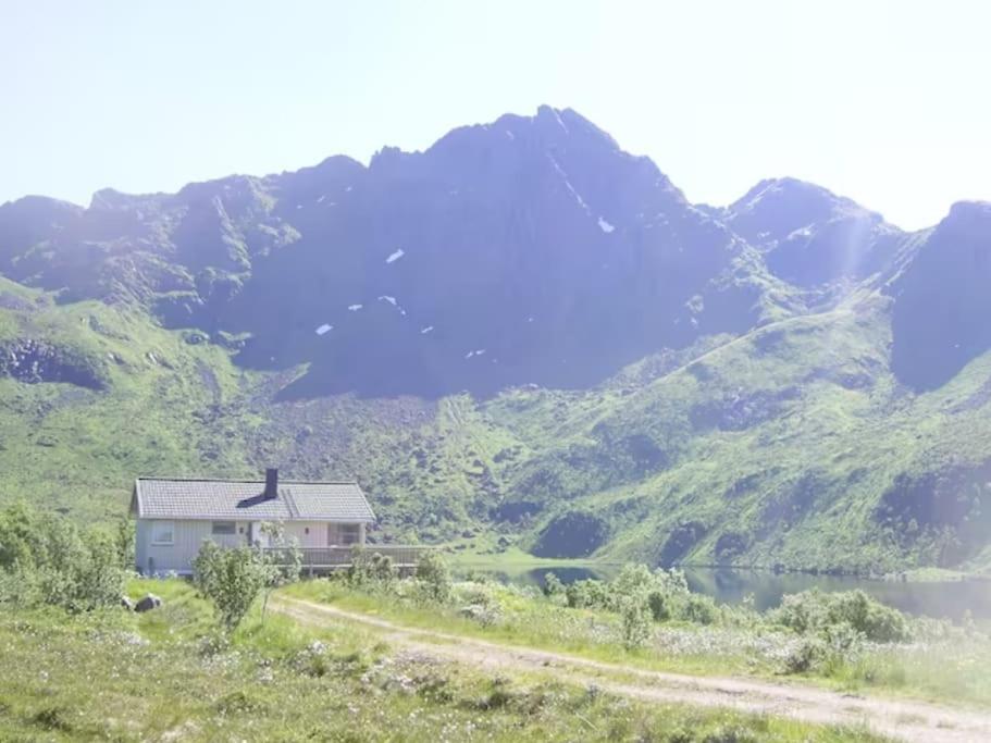 House in quiet vally, in the middel of Lofoten, Sundklakk ...