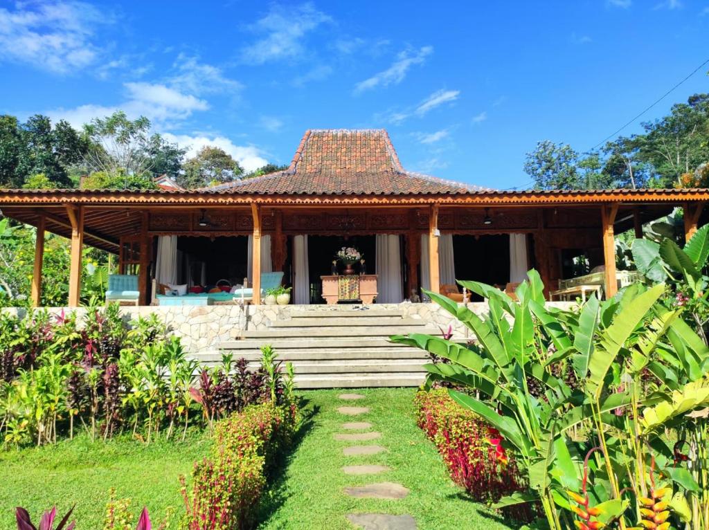 Joglo Omah Kempalan, Private Pool Villa in Sentul, Bogor, Cimandala ...