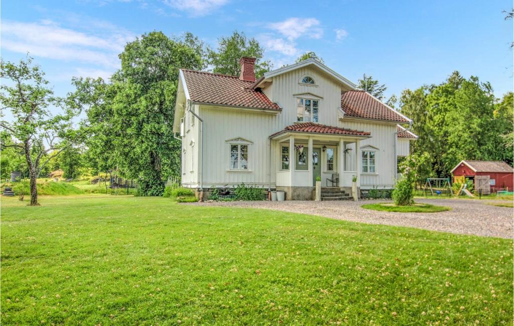 Stunning home in Sollebrunn with Sauna, WiFi and 5 Bedrooms, Sollebrunn ...