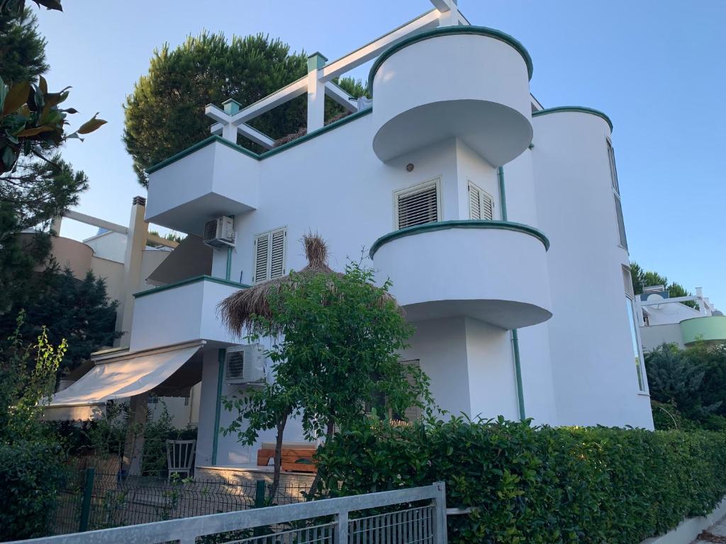 Villa Dyrrahu, Golem (updated prices 2025)