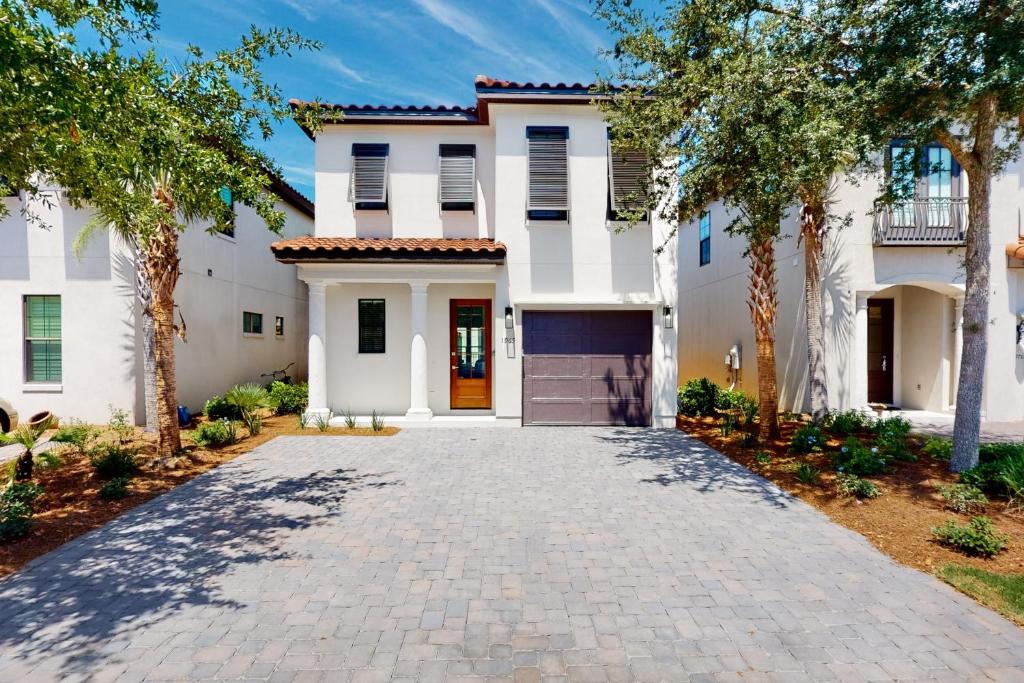 Villa Lago 1969 Baytowne Loop, Destin (updated prices 2025)