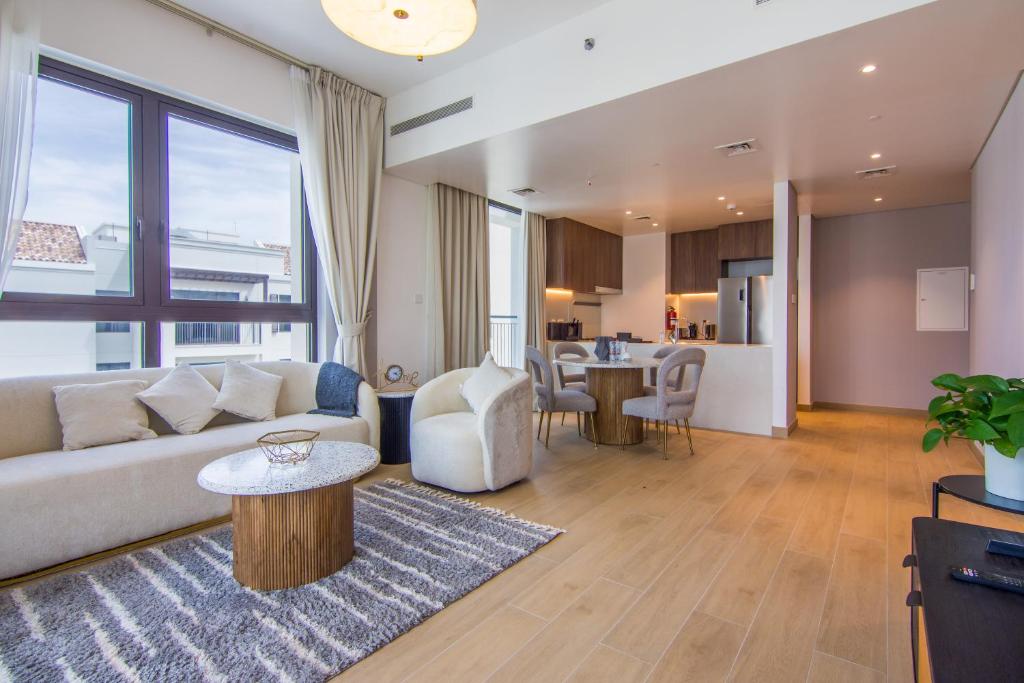 Affluent 2BR with Beach Access - La COTE, Dubai (updated prices 2025)