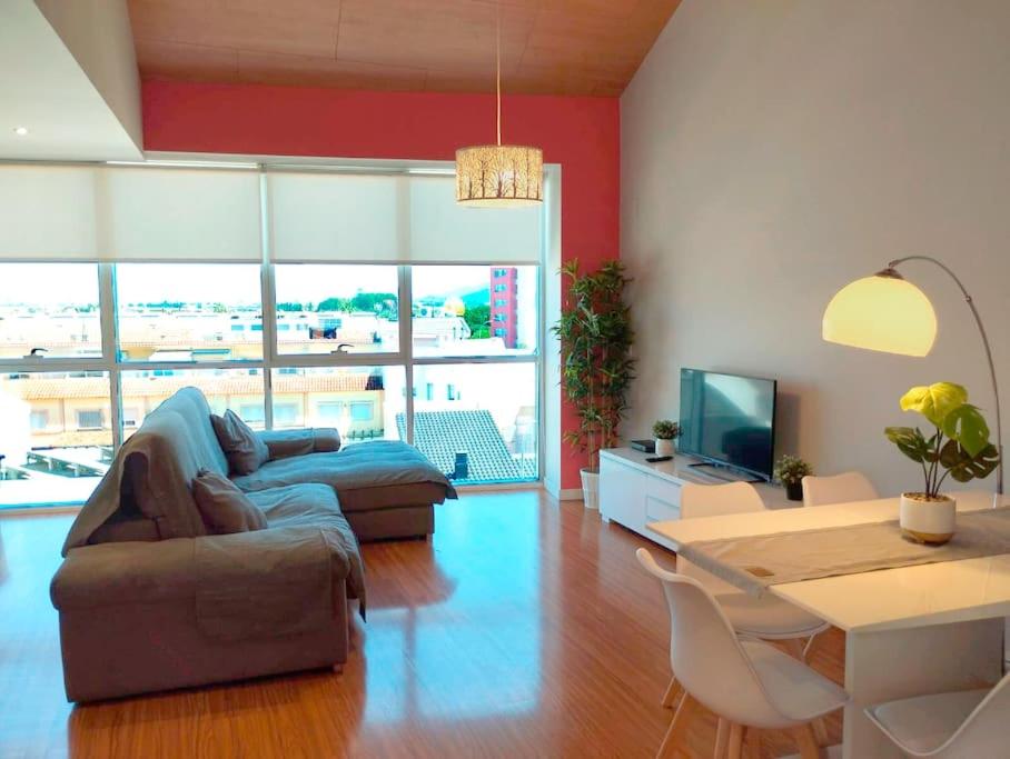 Ático dúplex moderno con terraza, Gandía (updated prices 2026)