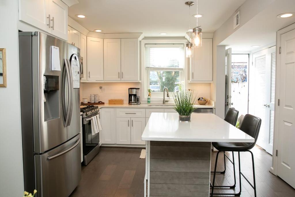 Hip Walk to Birchmere Lit Patio WFH Fun, Alexandria (precios ...