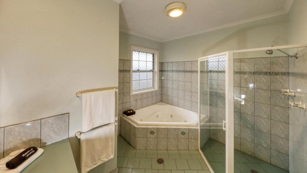 Charles Rasp Motor Inn & Cottages, Broken Hill (updated prices 2025)