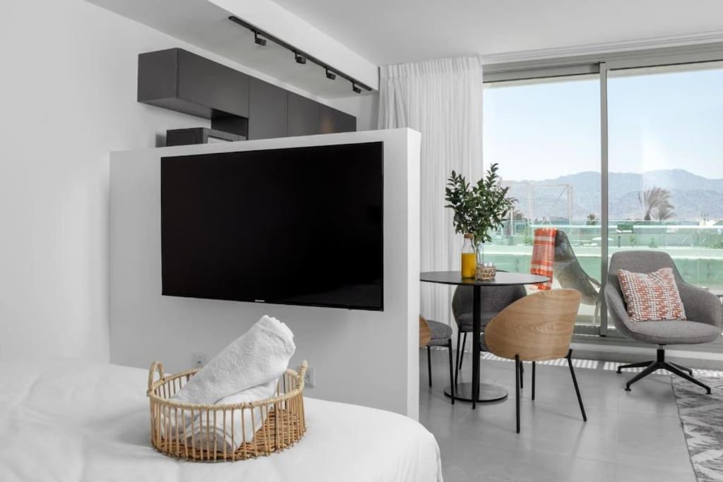 דירה מרווחת ושקטה 100 מטר מהים - By Edom, Eilat – Updated 2024 Prices