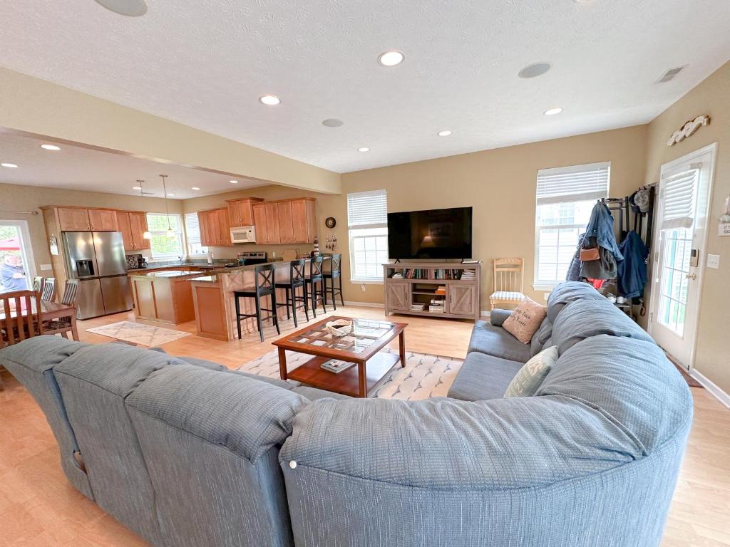 5 Bedroom Home in Old Homestead II, Huron (updated prices 2026)