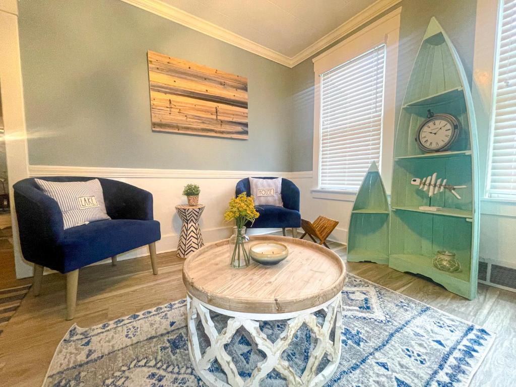 Historic District Vermilion Home, Vermilion (updated prices 2025)