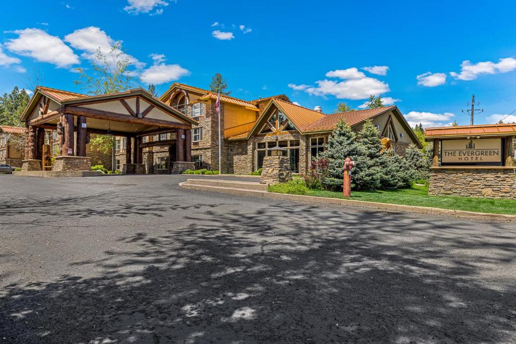 The Evergreen Hotel, McCall (updated prices 2025)