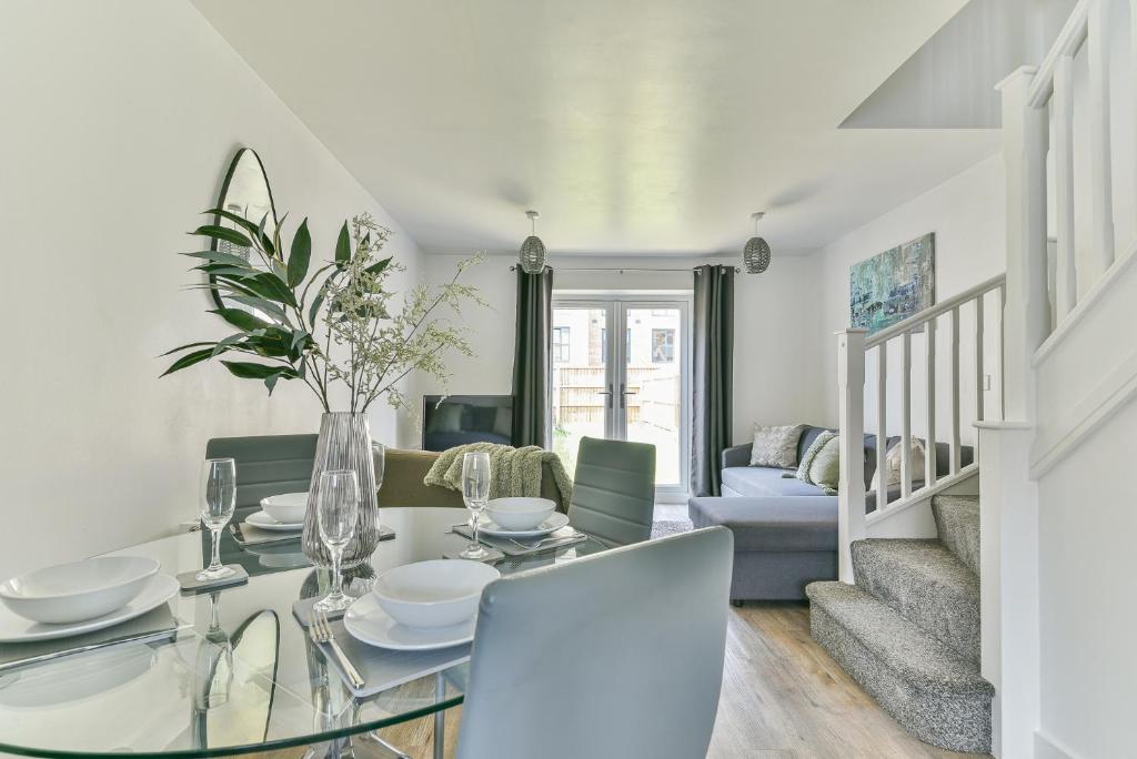 Beautiful New House in Derby For up to 5 Guests, Suitable for Families ...