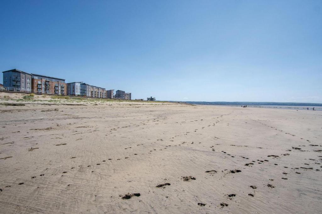 Beach View - 2 Bedroom Apartment - Llanelli, Llanelli – Updated 2024 Prices