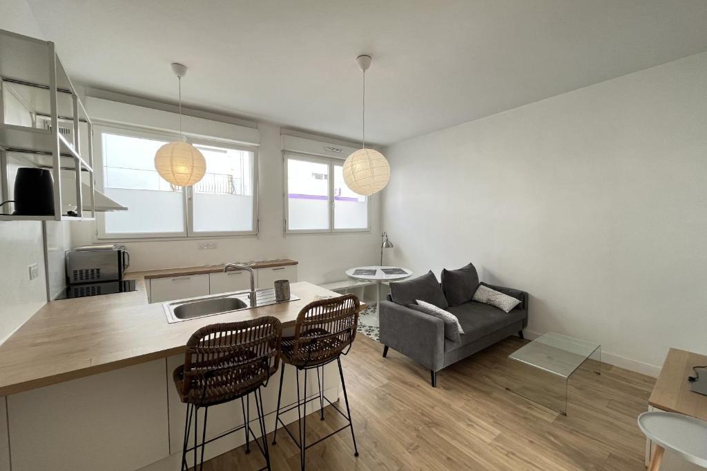 Bright 36 m with garden, Lorient (updated prices 2024)