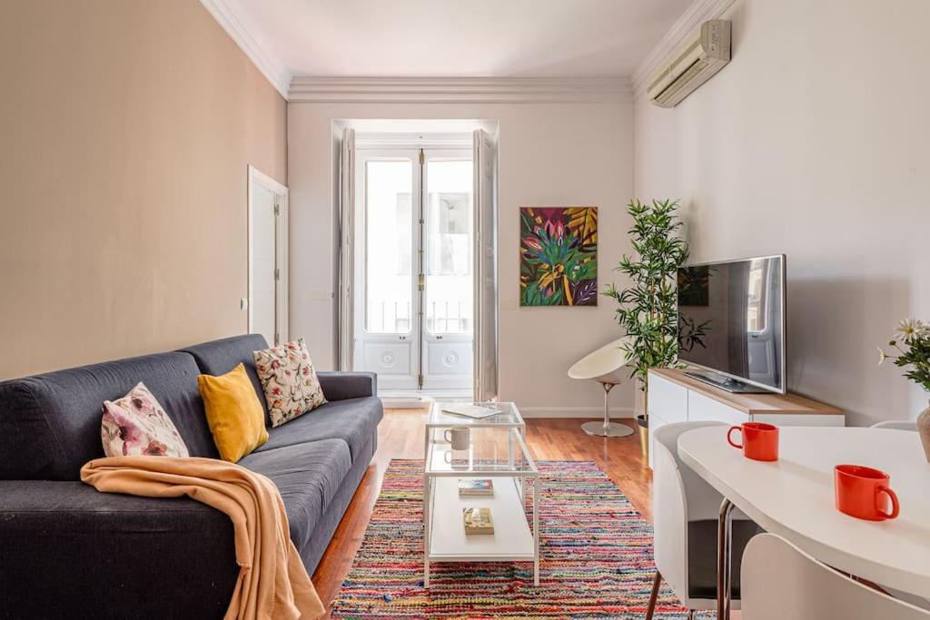 Bright apartment in Gran Vía with balconies INF2Iz3, Madrid (updated ...