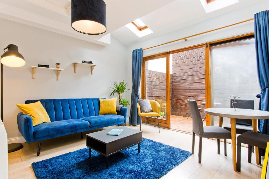 Stylish Apartment with Patio in Ranelagh Near Luas Tram, Dublin ...