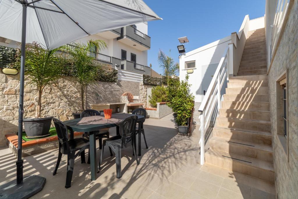 Samuel Beach con patio e veranda, Cava dʼAliga (precios actualizados 2024)