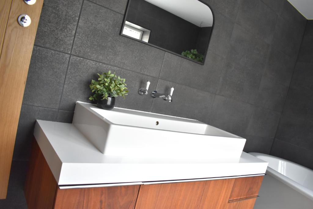 Entire house in Retford city centre, Retford (updated prices 2025)