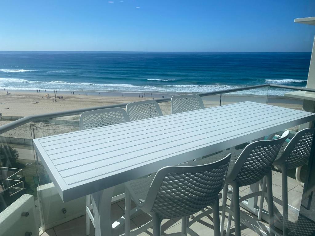 Absolute Beach Frontage Two Bedroom, Gold Coast (updated prices 2025)