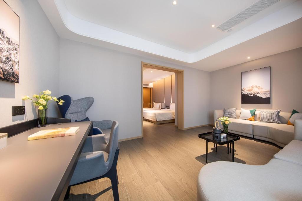 Atour Hotel Nanjing Pukou Economic Development Zone Qiaolin, Jianshe ...