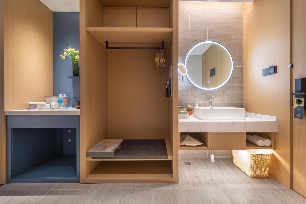 Atour Hotel Nanjing Pukou Economic Development Zone Qiaolin, Jianshe ...