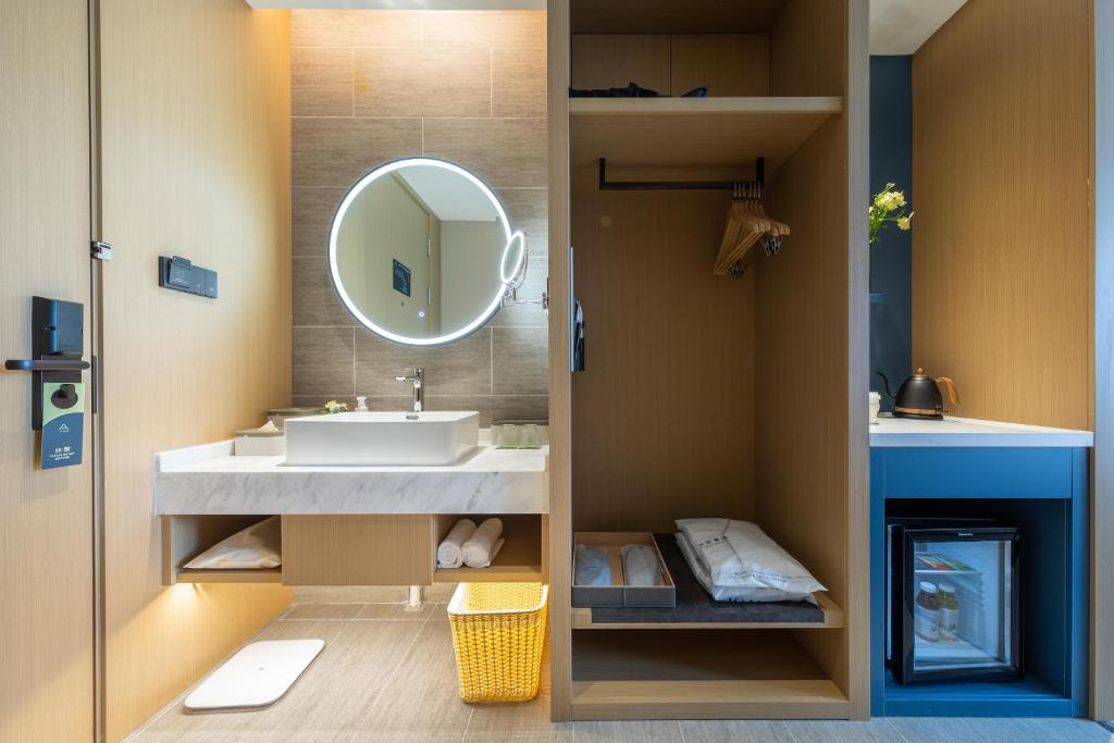 Atour Hotel Nanjing Pukou Economic Development Zone Qiaolin, Jianshe ...