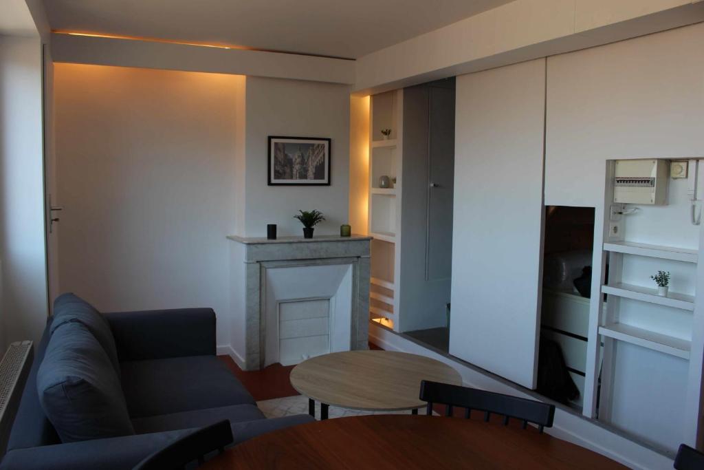 Cosy cocoon with balcony near the sea, Marseille (updated prices 2025)