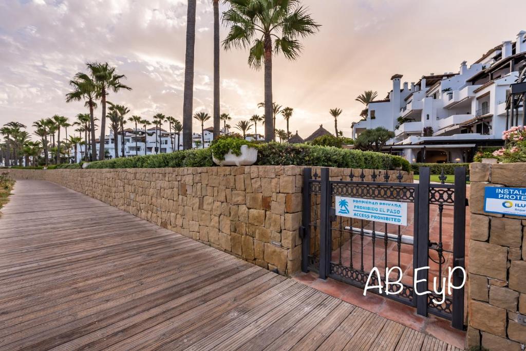 Alcazaba Beach Apartment, Estepona (updated prices 2025)
