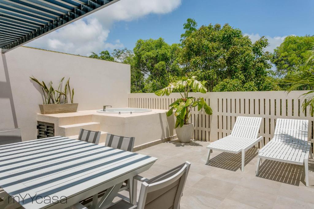 Private Jacuzzi, Rooftop & Pool, Tulum Vibes Apartment - Coba Edena ...