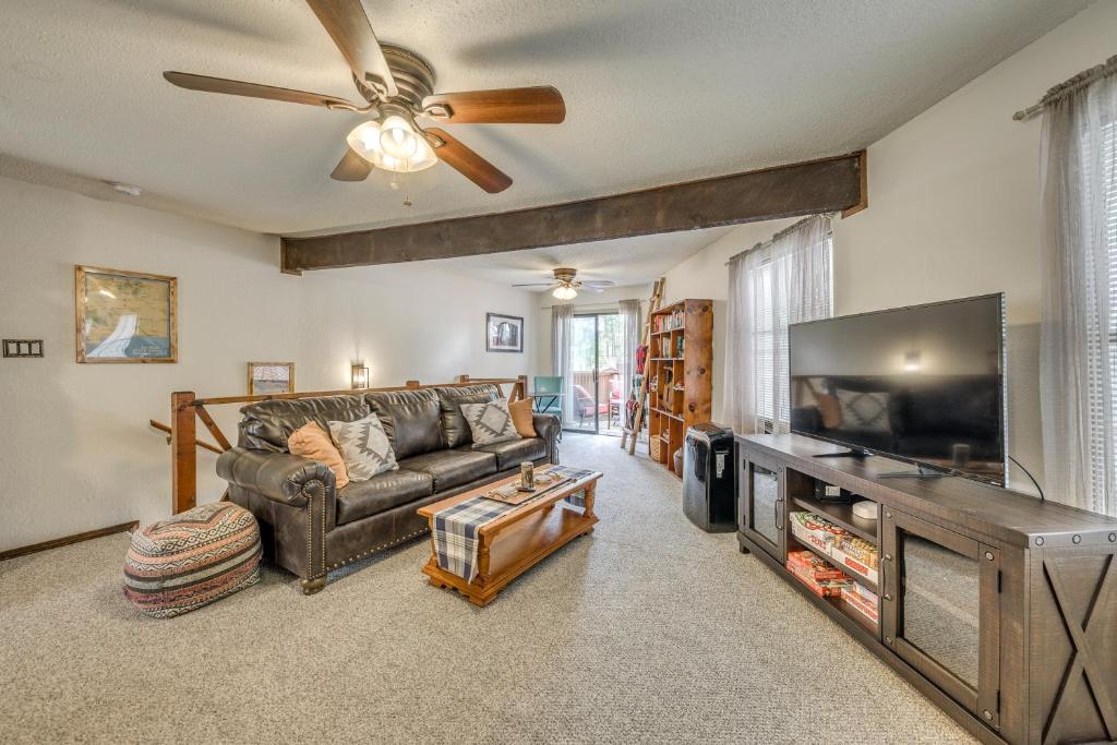 Ruidoso Home with Balcony about 16 Mi to Ski Apache!, Ruidoso (updated ...