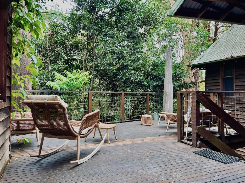 Nature lover’s comfy forest house for large group, Mount Ousley ...