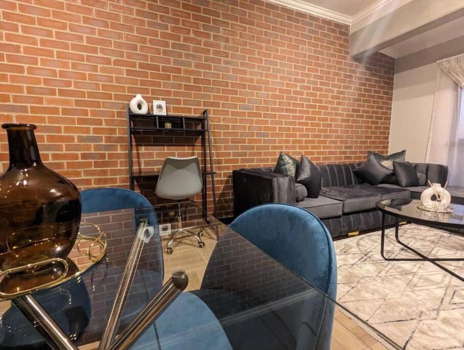 1 Elizabeth Place - Luxury Executive Apartment, free Wi-Fi, Midrand ...