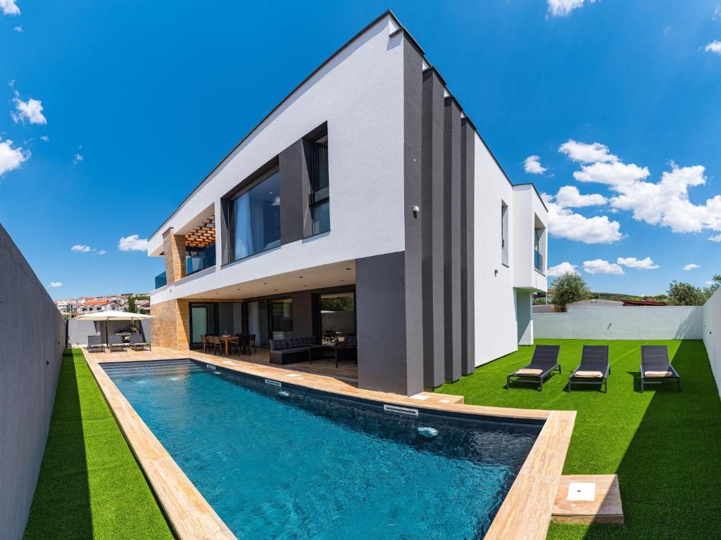 Luxury villa with private indoor and outdoor pool, Sveti Filip i Jakov ...