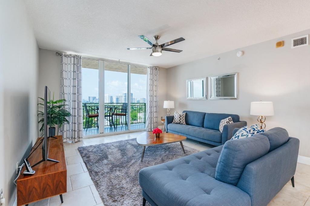 Luxury Oceanfront Condo with Two Master suites, Hallandale Beach ...