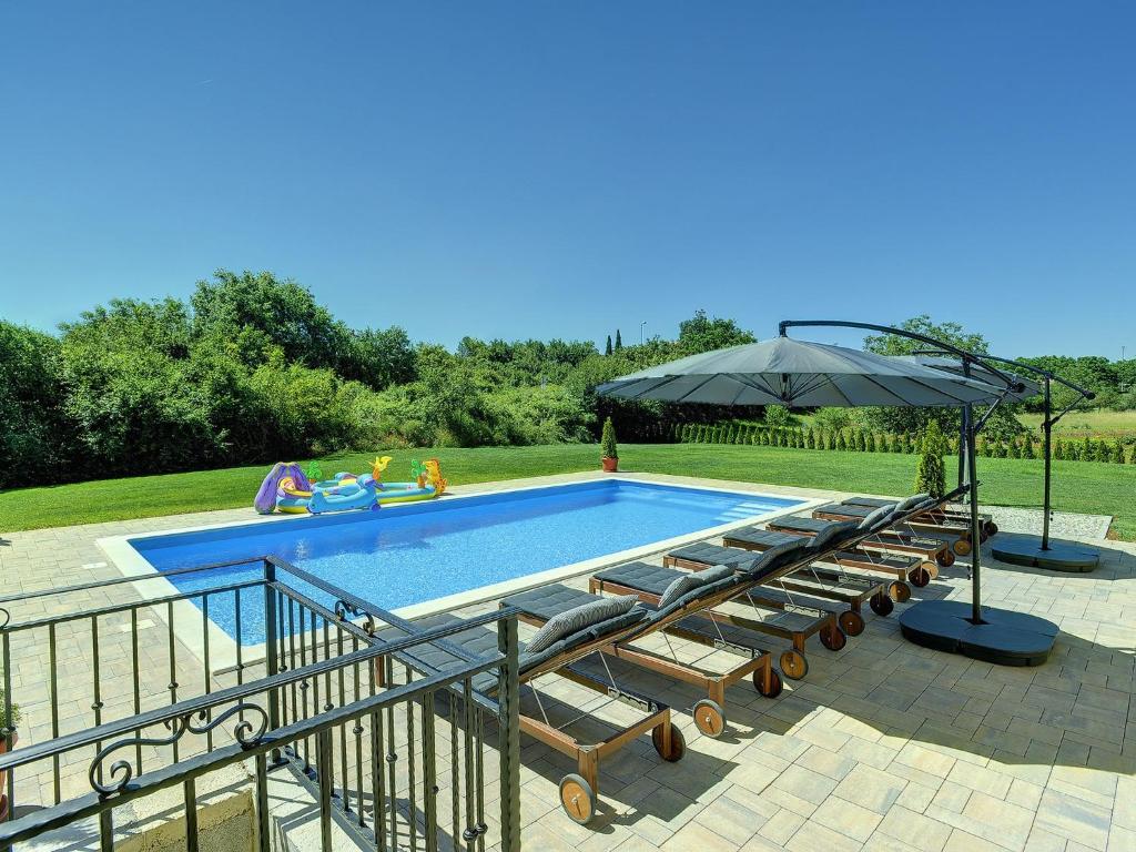 Villa with pool and sunshade in Rovinj, Rovinjsko Selo (updated prices 2025)