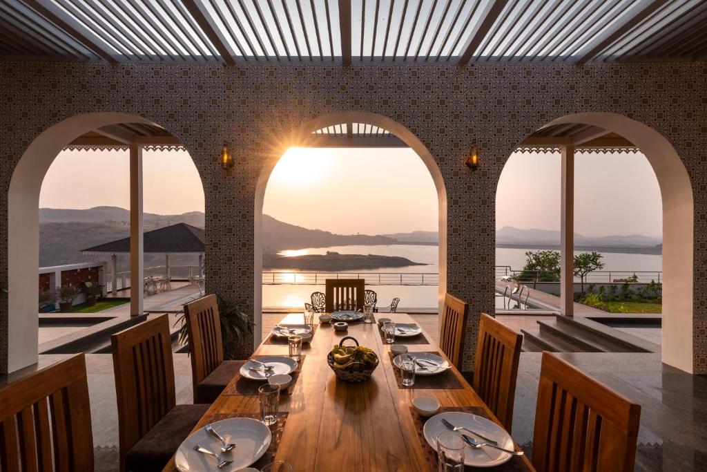 Lake Arches by StayVista - Lakeside villa with Infinity pool, Gazebo ...