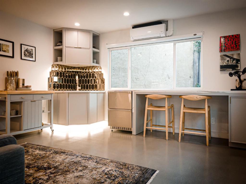 The Redline Venice, Los Angeles (updated prices 2025)