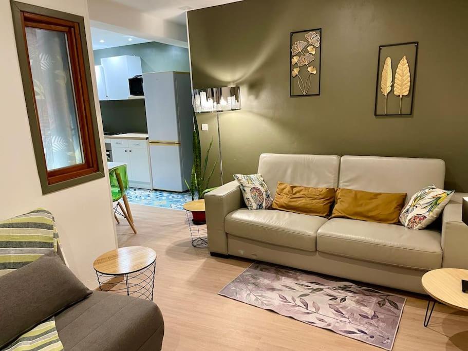 Beau logement en rez de jardin / terrasse privée / plage et ville à ...