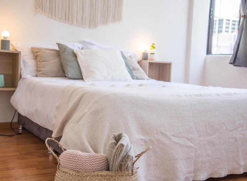 Golden Hour On Reforma · Steps From The ÁNgel - Mexico State