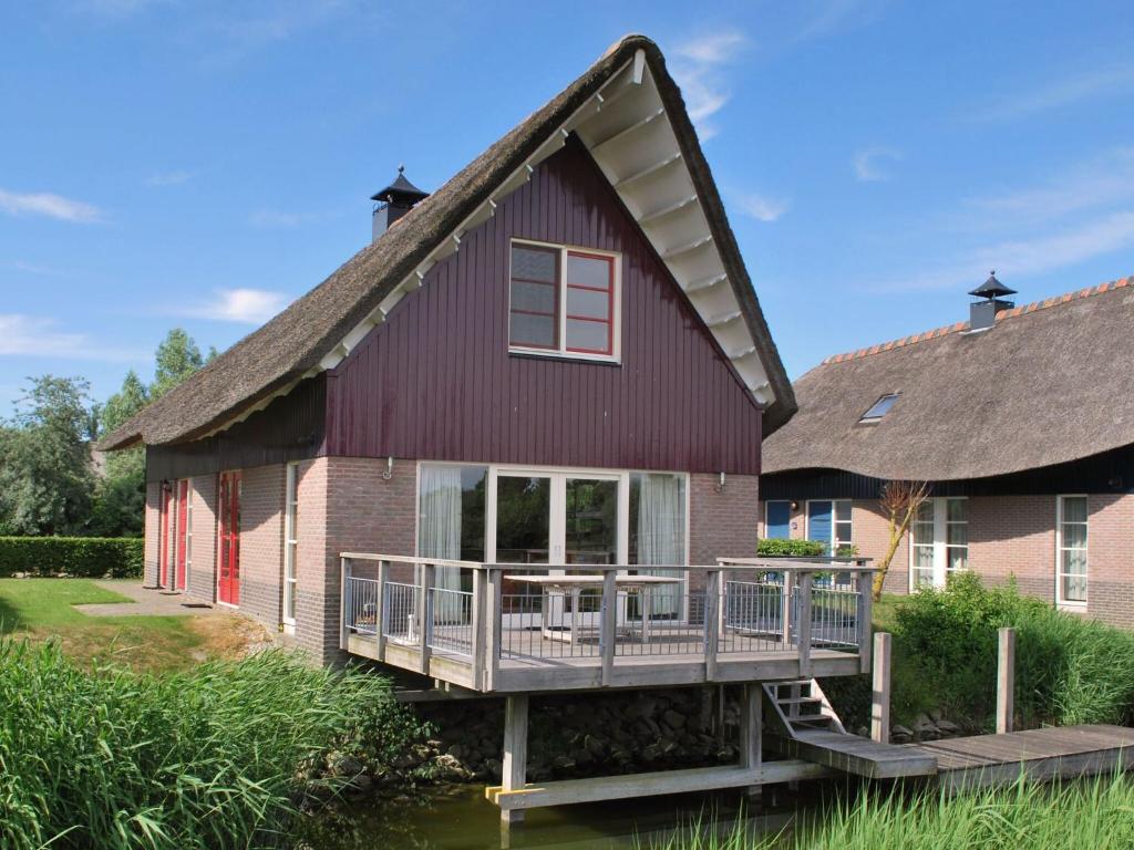 Thatched villa on the water with sauna, on a holiday park in Friesland ...
