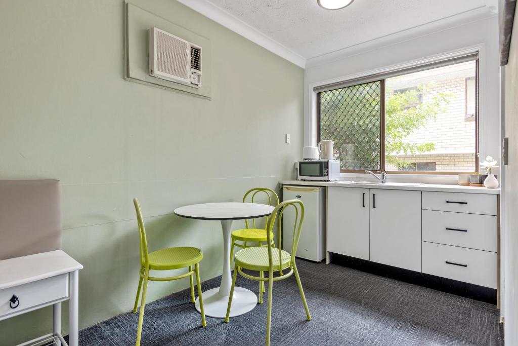 Gold Coast Inn, Gold Coast (updated prices 2025)