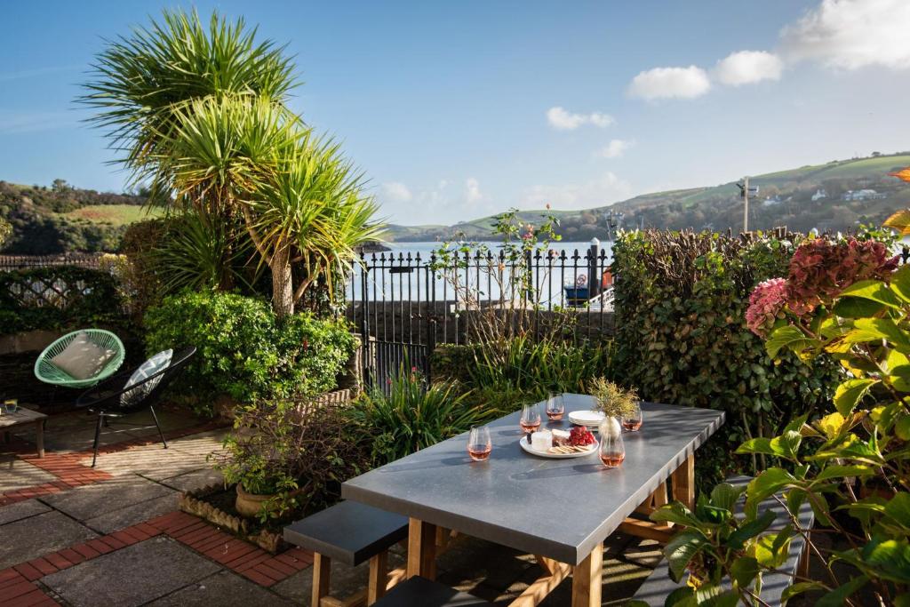 3 Victoria Quay, Salcombe (updated prices 2026)