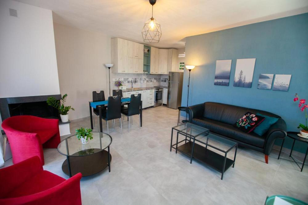 Infinity Lux, Agia Paraskevi (updated prices 2025)