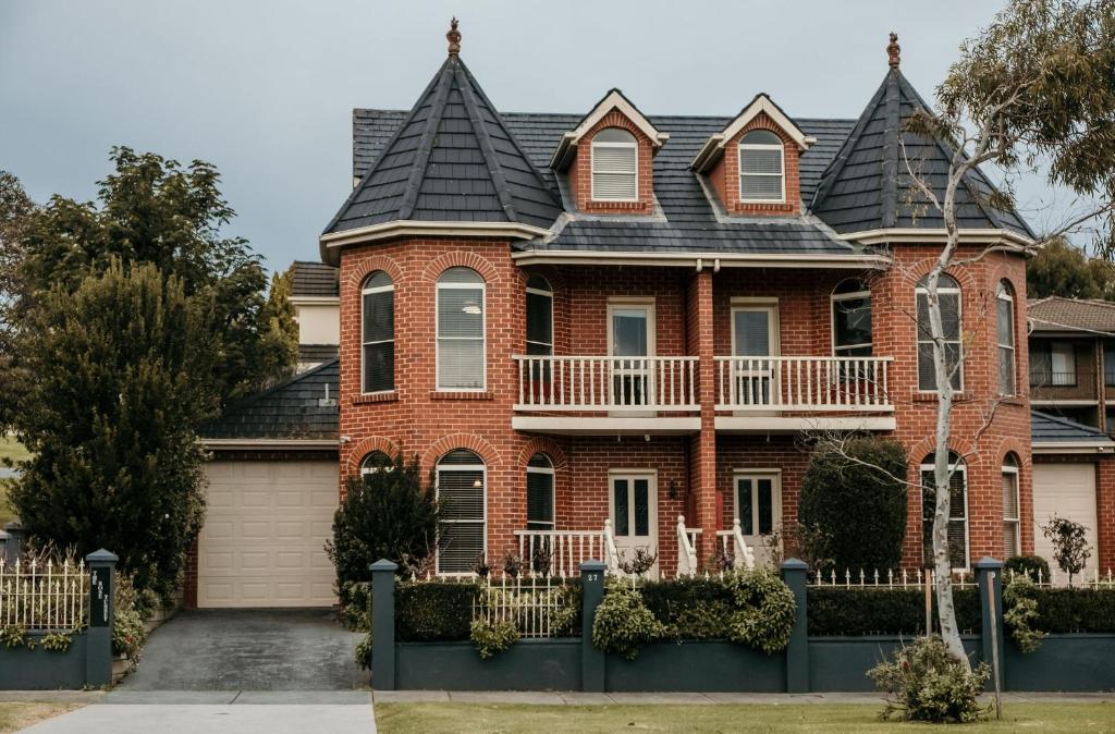 The Rose Turret, Warrnambool (updated prices 2026)