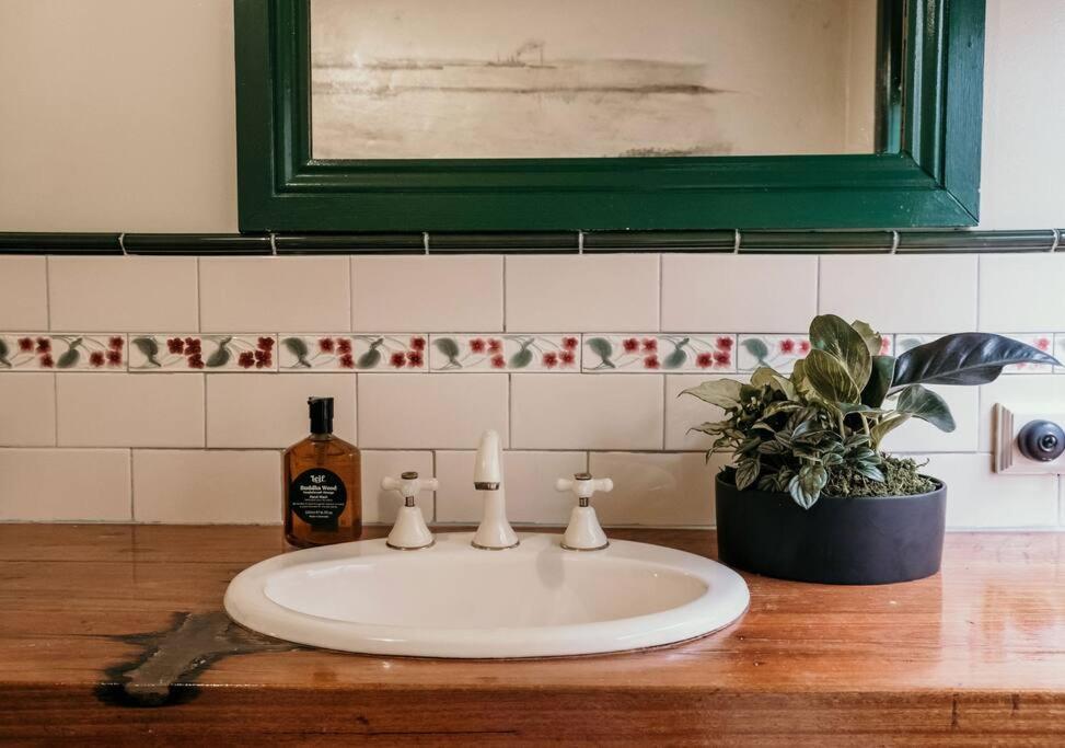 The Rose Turret, Warrnambool (updated prices 2025)