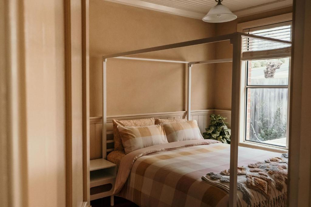 The Rose Turret, Warrnambool (updated prices 2025)