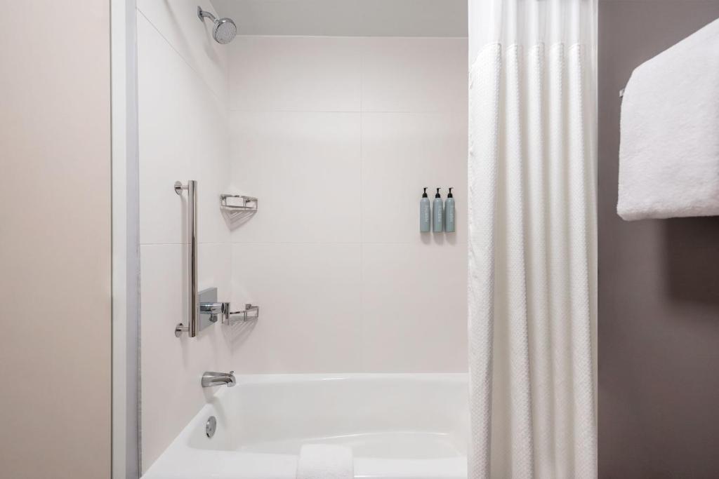 Courtyard by Marriott Charlotte Ballantyne, Charlotte (updated prices 2025)