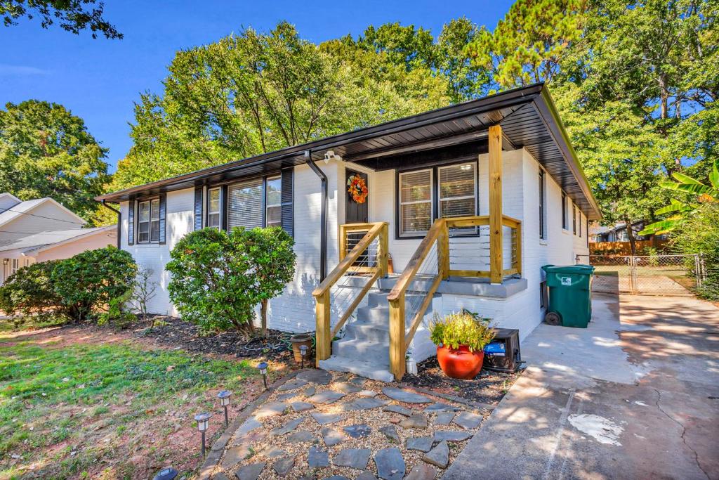 The Happy Hub, Esmirna (preços atualizados para 2025)