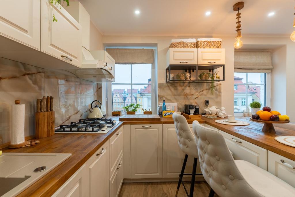 Apartament Złoty Jelonek - 4 osobowy na Placu Ratuszowym - Space Apart, Jelenia Góra ...